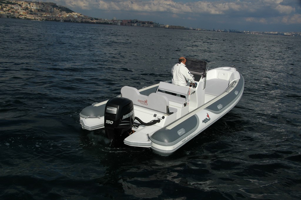 MV MARINE Motonautica Vesuviana : ΦΟΥΣΚΩΤΟ MVMARINE 700 TOURING