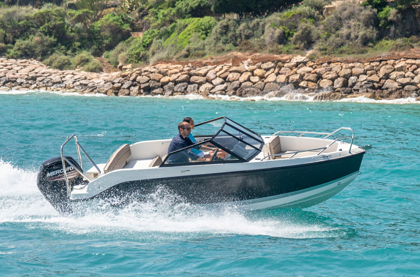 QUICKSILVER ΠΟΛΥΕΣΤΕΡΙΚΑ ΣΚΑΦΗ : ACTIV 555 BOWRIDER
