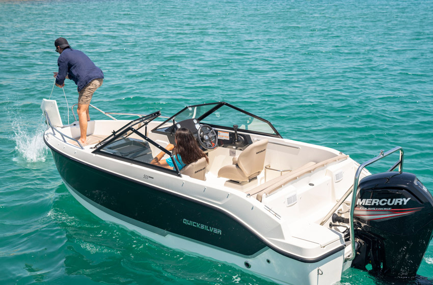 QUICKSILVER ΠΟΛΥΕΣΤΕΡΙΚΑ ΣΚΑΦΗ : ACTIV 555 BOWRIDER