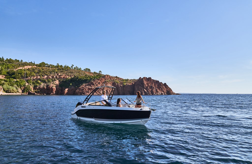 QUICKSILVER ΠΟΛΥΕΣΤΕΡΙΚΑ ΣΚΑΦΗ : ACTIV 675 BOWRIDER
